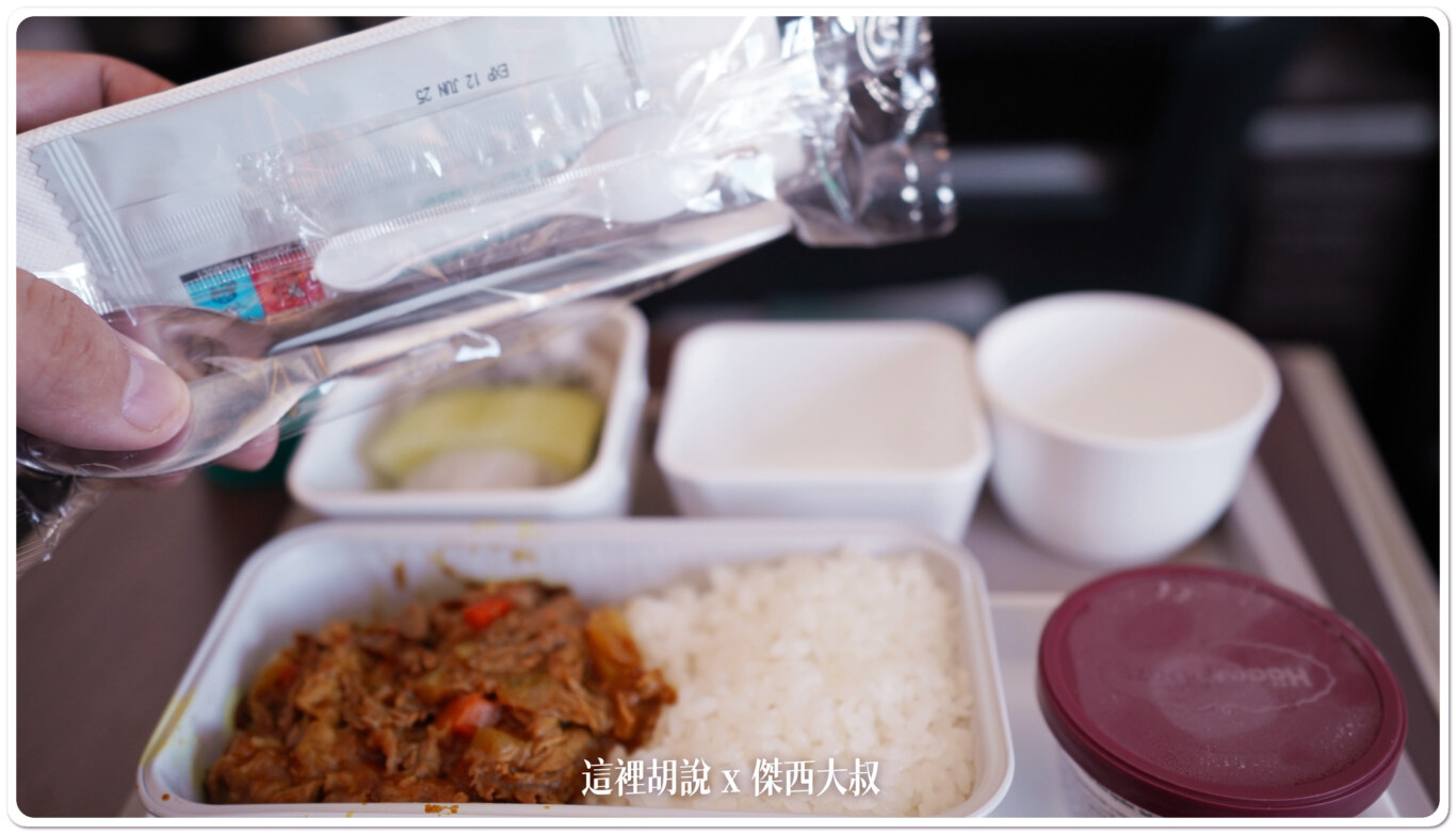 飛行記錄：CX564/CX565 TPE-KIX 國泰航空 台北大阪 A350 特選經濟艙 - 傑西大叔 x 這裡胡說